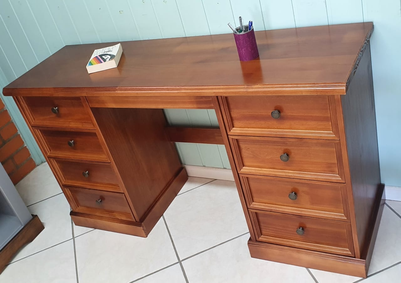 Escrivaninha Grande 08 gavetas Castanho